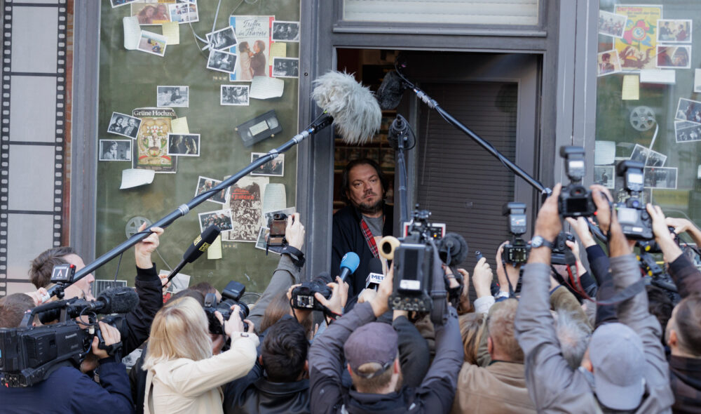 Der Held vom Bahnhof Friedrichstraße | offizielle Webseite zum Kinofilm ...